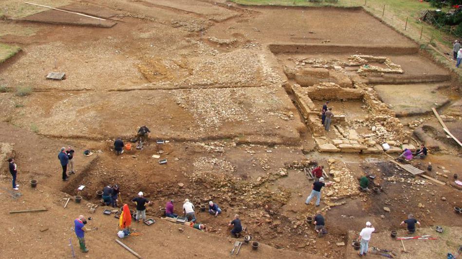 Kislingbury metal detectorist looks back at decades of finds - BBC News