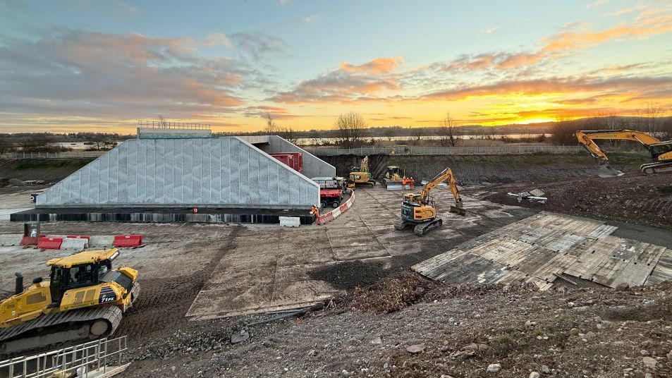 Bowling bridge rolls into position during railway line closure - BBC News