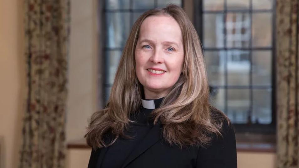 King appoints Cambridge University chaplain to Westminster Abbey - BBC News