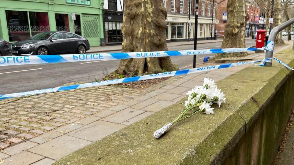 Counter-terror team join Derby Friar Gate car incident inquiry - BBC News