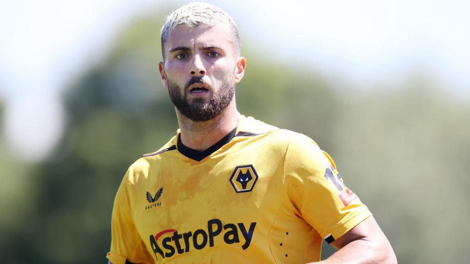Wolves: Cutrone departs in permanent Como 1907 deal - BBC Sport