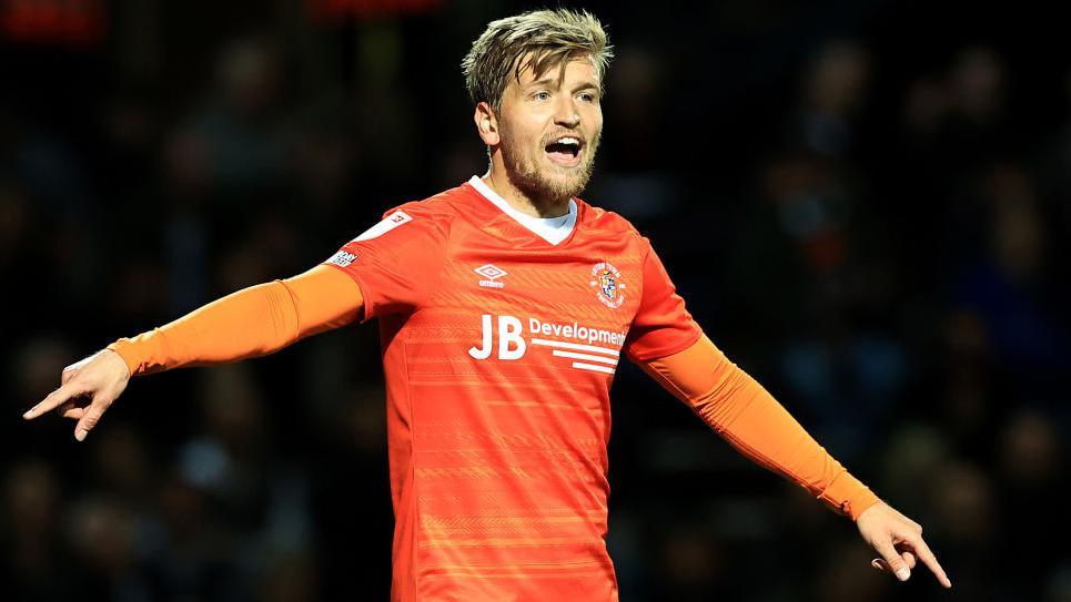 Luton Town: 'Berry deserves a crack in the Premier League' - BBC Sport