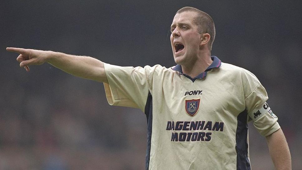 West Ham news: Julian Dicks reflects on move to Hammers - BBC Sport