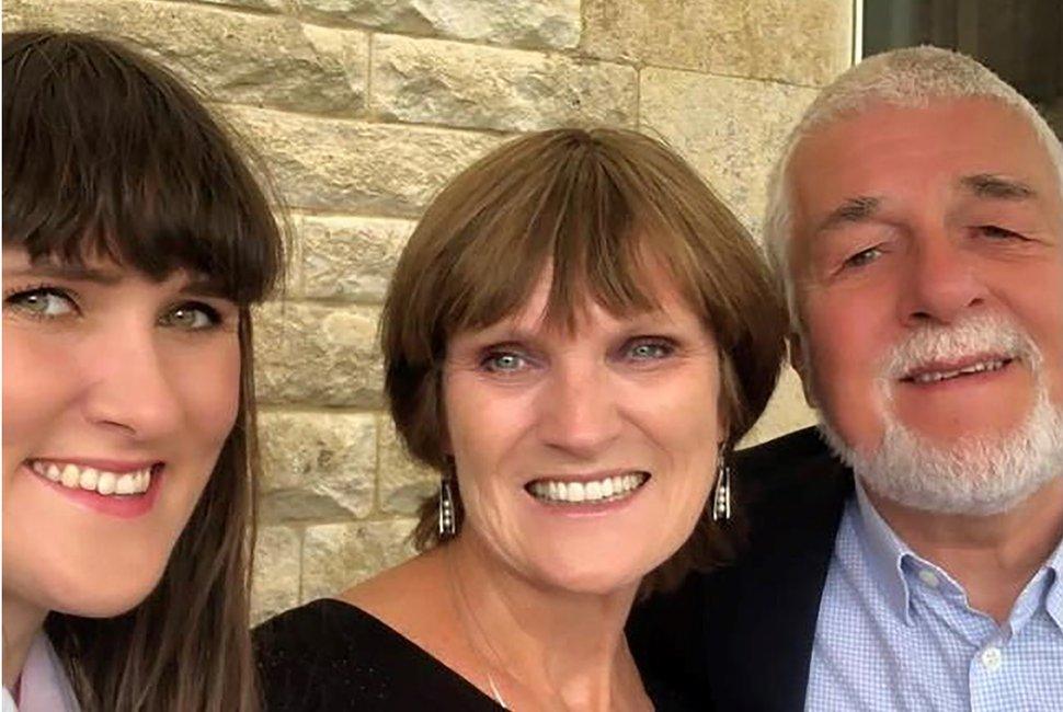 Daughter's NHS plea after mum dies from rare cancer - BBC News