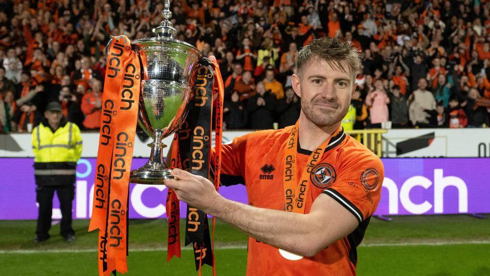 Captain Ross Docherty one of 15 players leaving Dundee United - BBC Sport