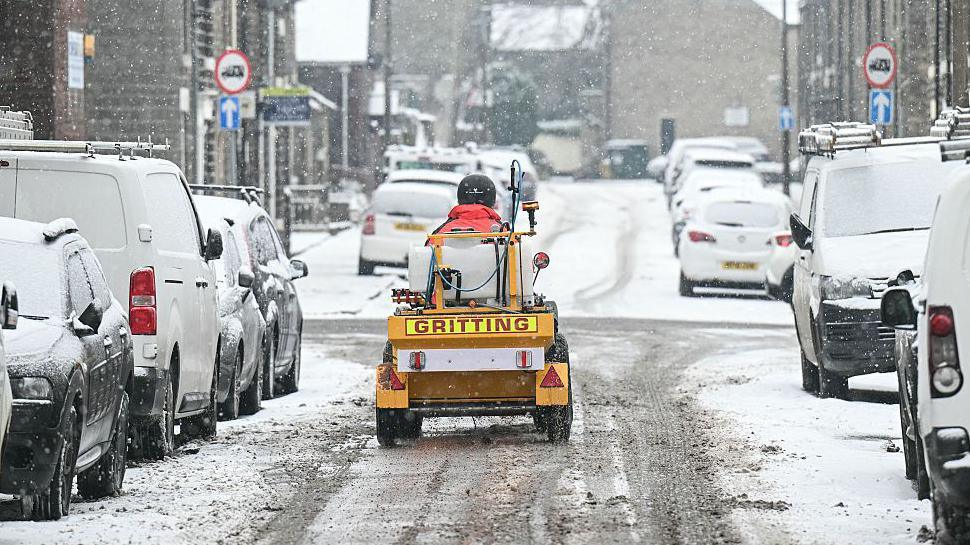 School holds lessons in cold classrooms after heating woes - BBC News