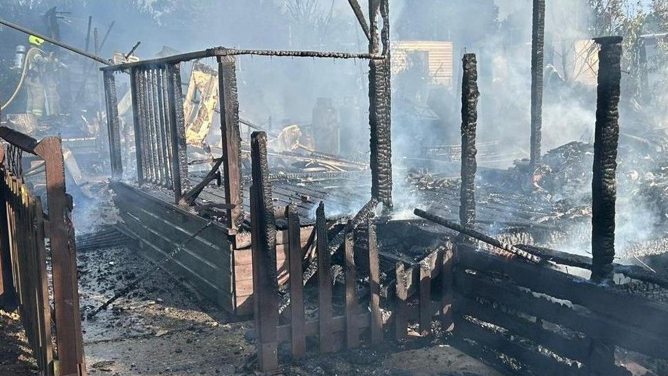 Static caravans destroyed in blaze in Burnham - BBC News