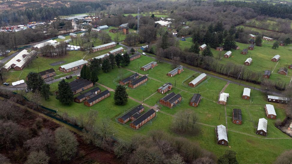 Crowborough 'anxious' after asylum seekers move into army camp - MP ...