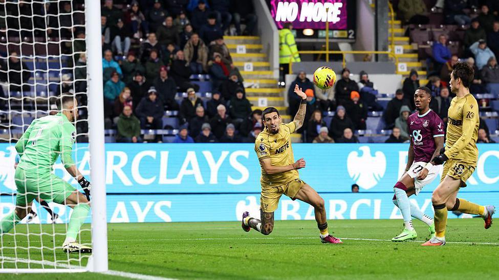 Burnley 0-1 Crystal Palace: Daniel Munoz header helps Eagles return to ...