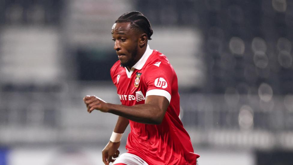 Sebastian Revan: Burton Albion sign Wrexham defender on loan - BBC Sport