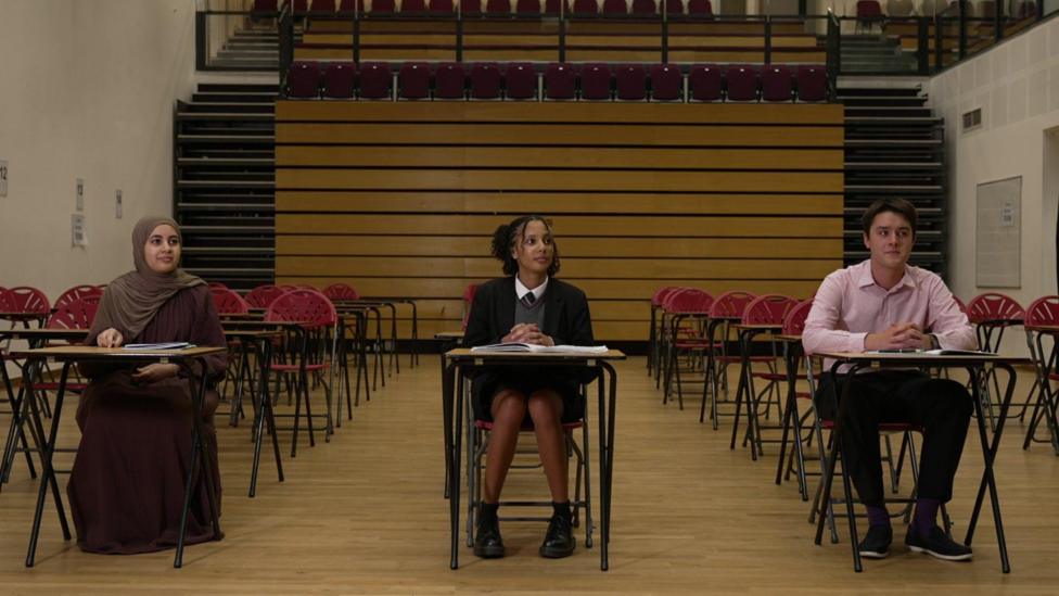 London school: 'We need basic resources and more staff' - BBC News