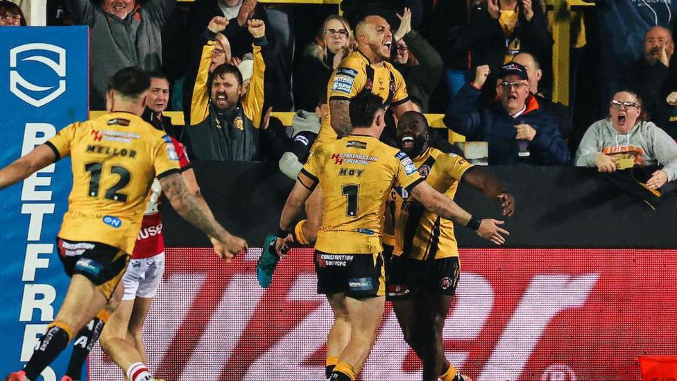 Super League: Castleford Tigers 22-14 Salford Red Devils - BBC Sport