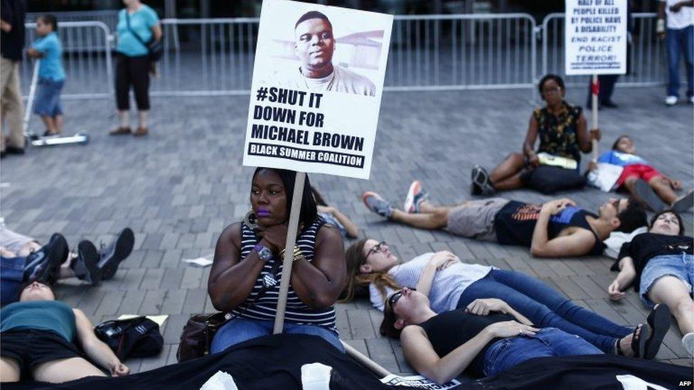 Ferguson silence on Michael Brown's shooting anniversary - BBC News