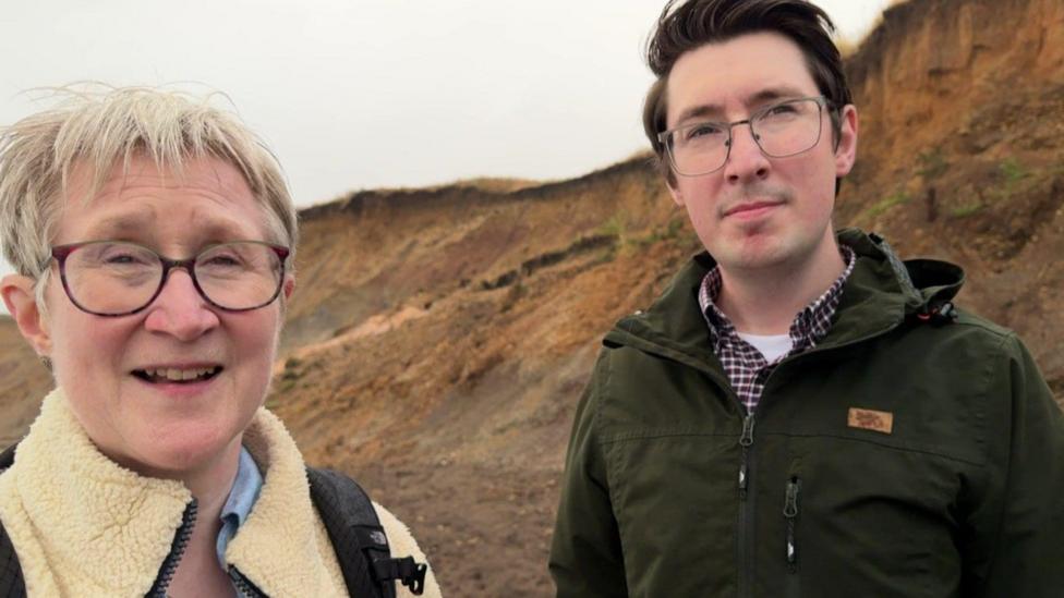 Isle of Wight: 'Most complete' dinosaur named after finder - BBC News