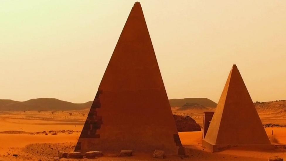 Sudan tomb diver reveals pharaoh's secrets - BBC News