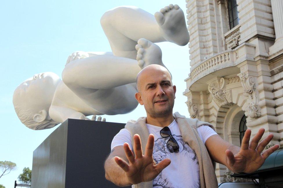 Marc Quinn 'giant baby' baffles Royston residents - BBC News