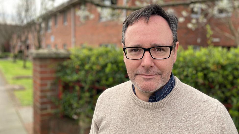 Newtownards fire: Man dies in Scrabo Fold blaze - BBC News