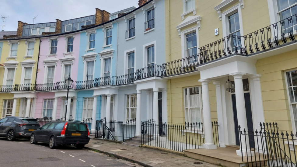 Why are Primrose Hill locals clashing with Paddington film tourists ...