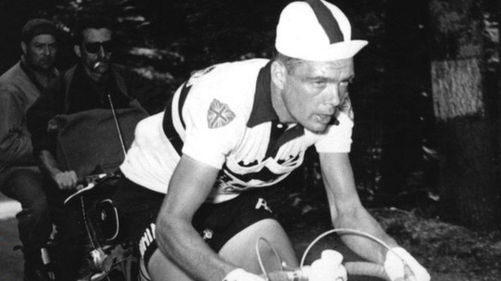 Brian Robinson: Yorkshire cycling legend dies aged 91 - BBC News