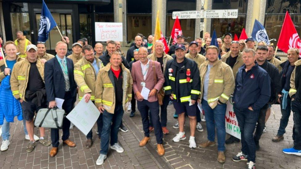 Oxfordshire firefighters rally over zero fire experience boss plans ...