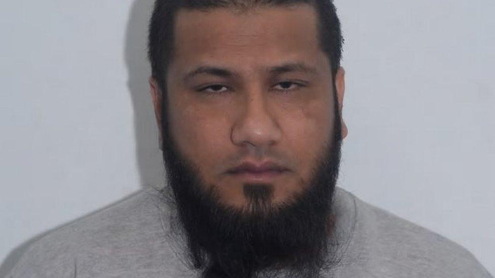 Mohammed Abdal Miah jailed for urging others to join Isis - BBC News