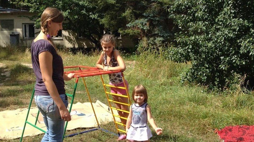 Ukraine conflict: Poroshenko says future on 'brittle ice' - BBC News