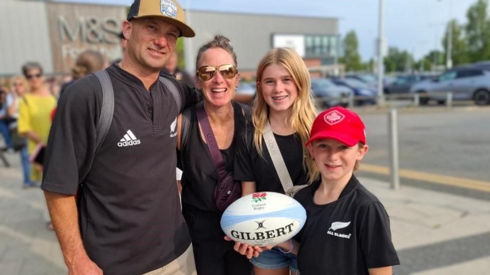 Women's Rugby World Cup fans thank 'beautiful' host city York - BBC News