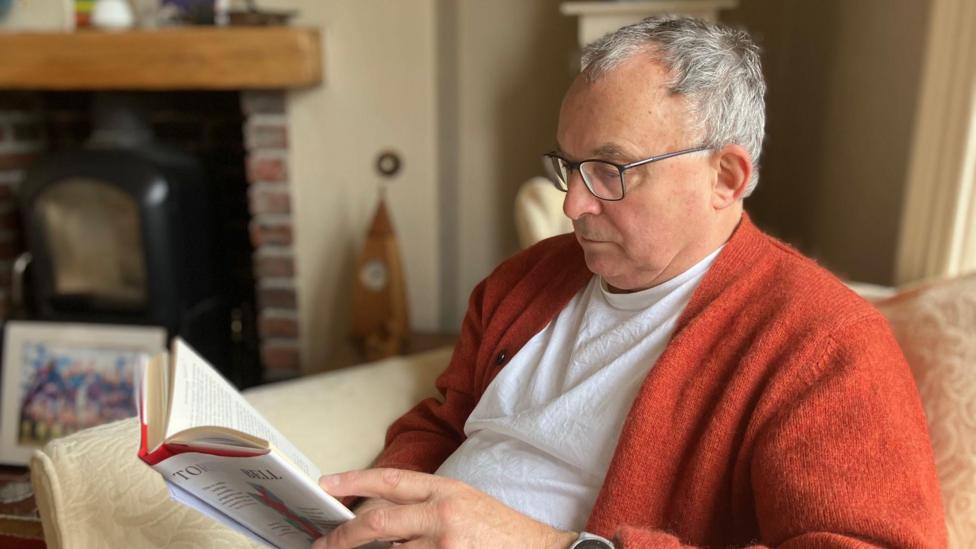 Autism: 'I felt broken before being diagnosed at 70' - BBC News