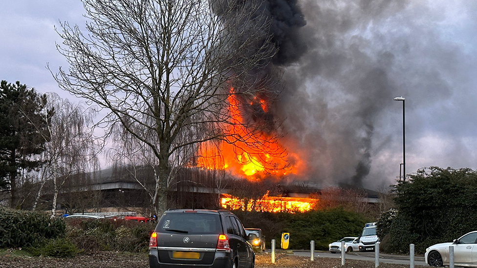 Huge fire at Coventry office and warehouse building - BBC News
