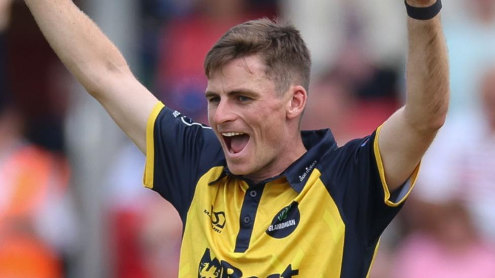 Andy Gorvin: All-rounder signs new two-year Glamorgan deal - BBC Sport