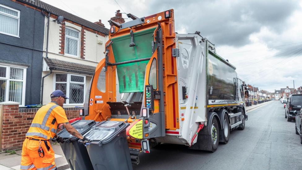 Wiltshire Christmas waste collections: what you need to know - BBC News