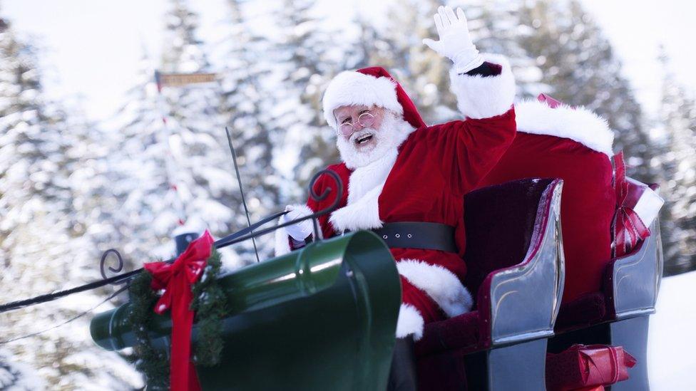 The tech helping shops - and Santa - deliver this Christmas - BBC News