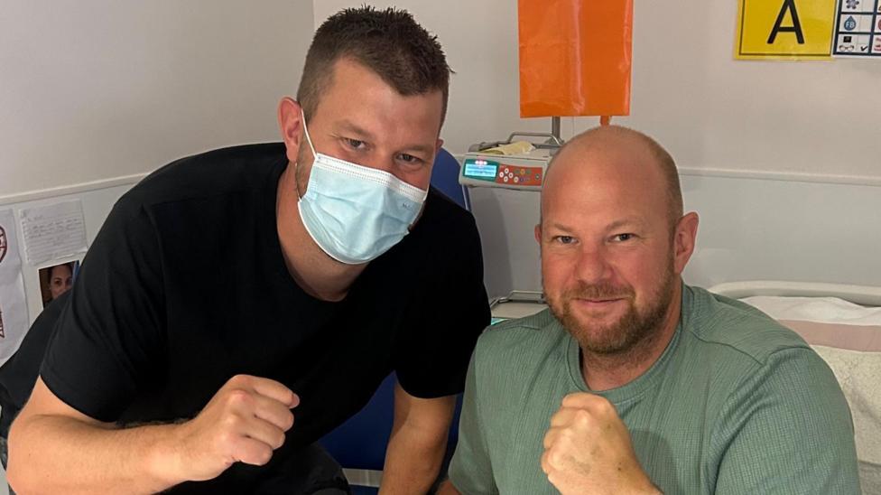 Worcester leukaemia survivor praises life-saving brother - BBC News