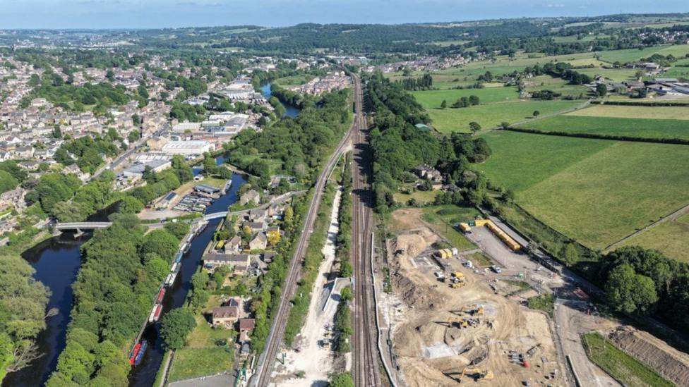 Rail closures and disruption between Huddersfield and Manchester - BBC News