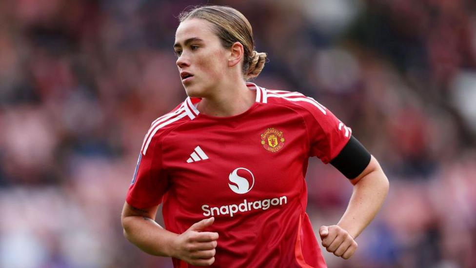 Grace Clinton: Transfer speculation was 'unsettling', says Man Utd and ...