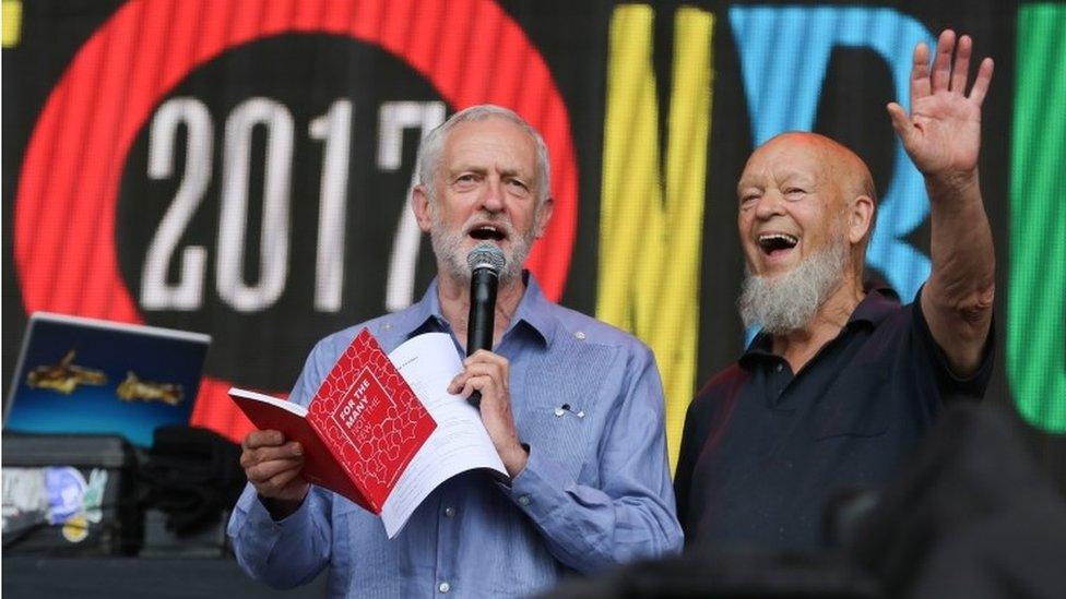 Glastonbury Festival 2017: Foos, Corbyn and pom poms - BBC News