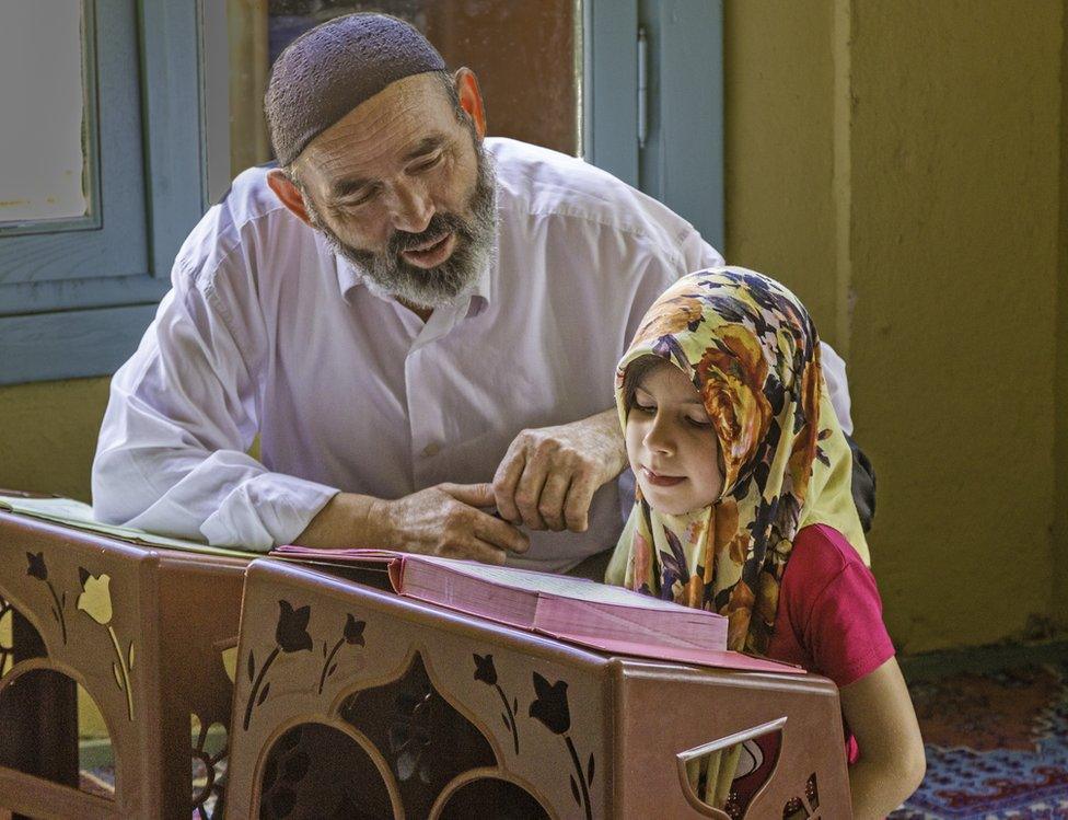 In pictures: Faith through a lens - BBC News