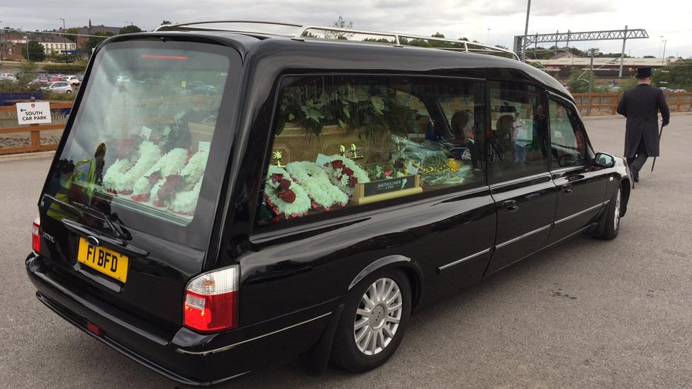 Chuckle Brothers star Barry's funeral held in Rotherham - BBC News
