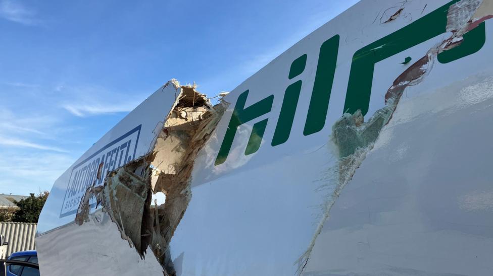 Cornwall amateur race boat team raising £40k after serious crash - BBC News