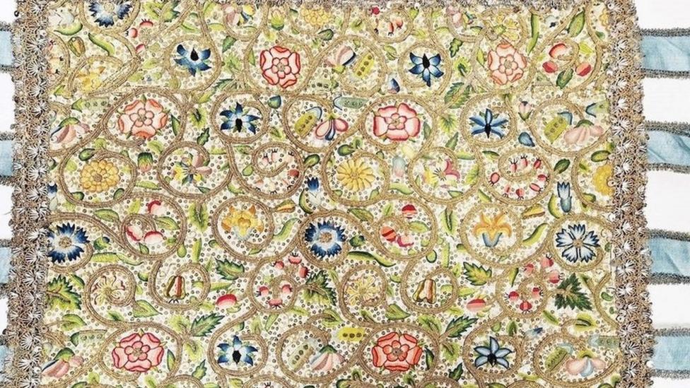 Amateur historian Jon Eeles chosen as Barton mock mayor - BBC News