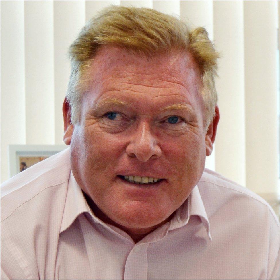 Chair of failing Worcestershire NHS trust steps down - BBC News