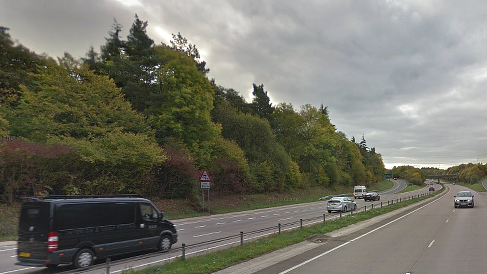 Driver dies in crash with lorry on A417 in Gloucestershire - BBC News