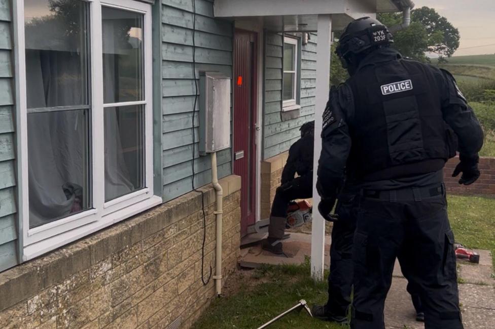 Ludlow man jailed after £100,000 heroin raid - BBC News