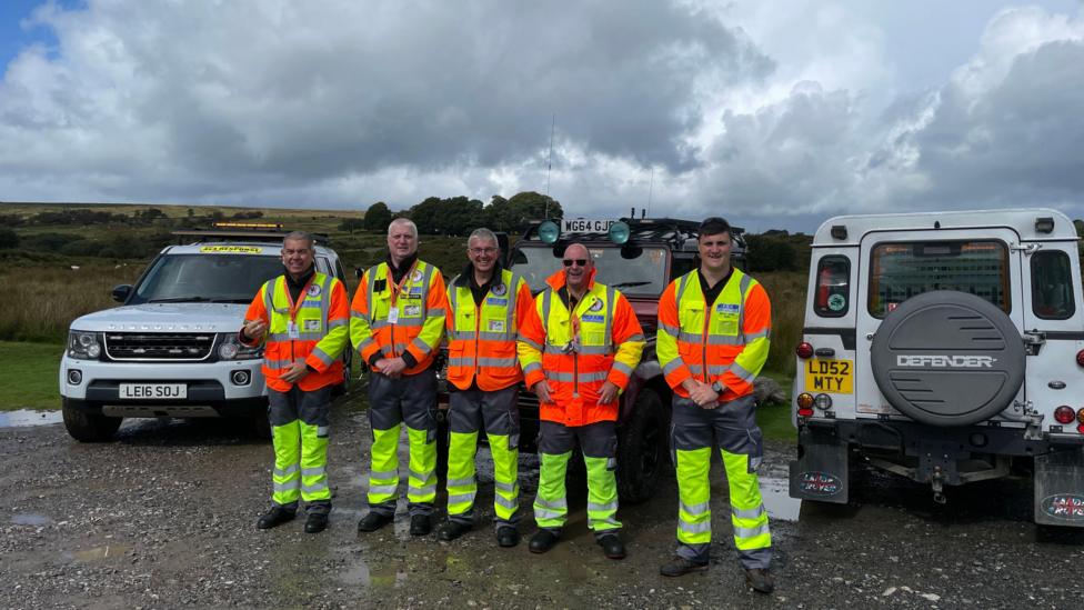 Volunteer 4x4 responders to assist Devon and Cornwall Police - BBC News