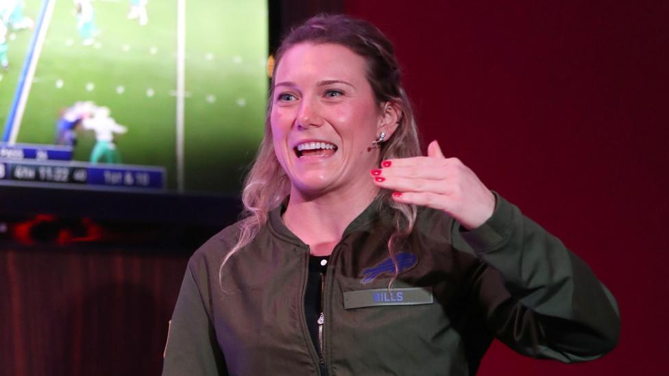 Phoebe Schecter: NFL broadcaster turned flag football player - BBC Sport