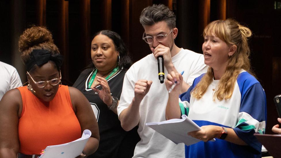 ZooNation: Raising awareness about mental health through theatre - BBC News