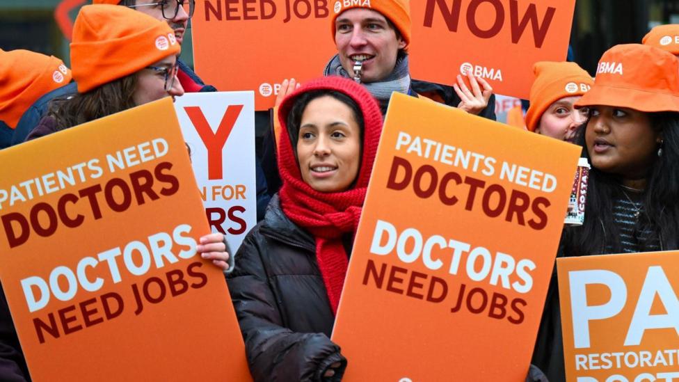 Doctors announce six-day strike in England as talks break down - BBC News