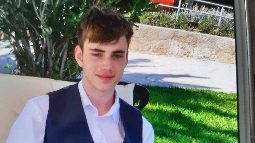 Carlisle teenager Gavin Helps killed in car crash - BBC News