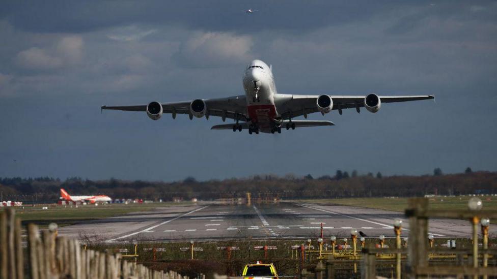 Gatwick Airport sees Border Force join project to boost security - BBC News