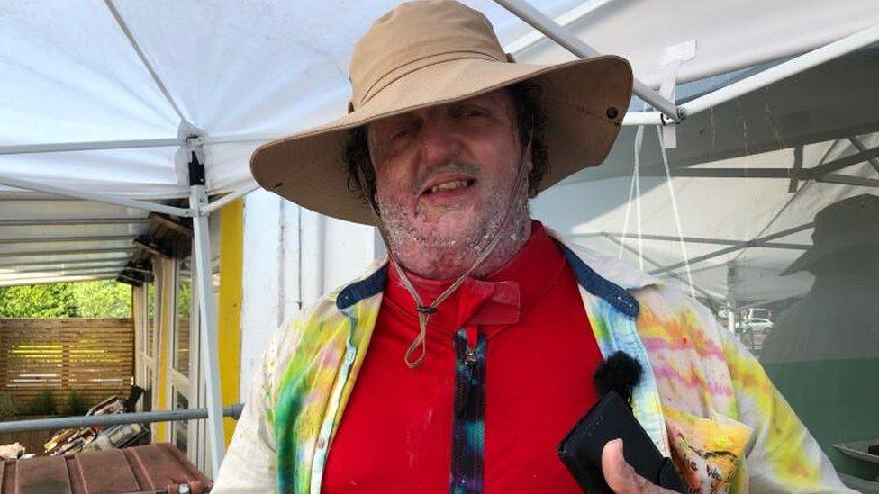 Bristol's Big Jeff back at gigs after recovering from fire - BBC News